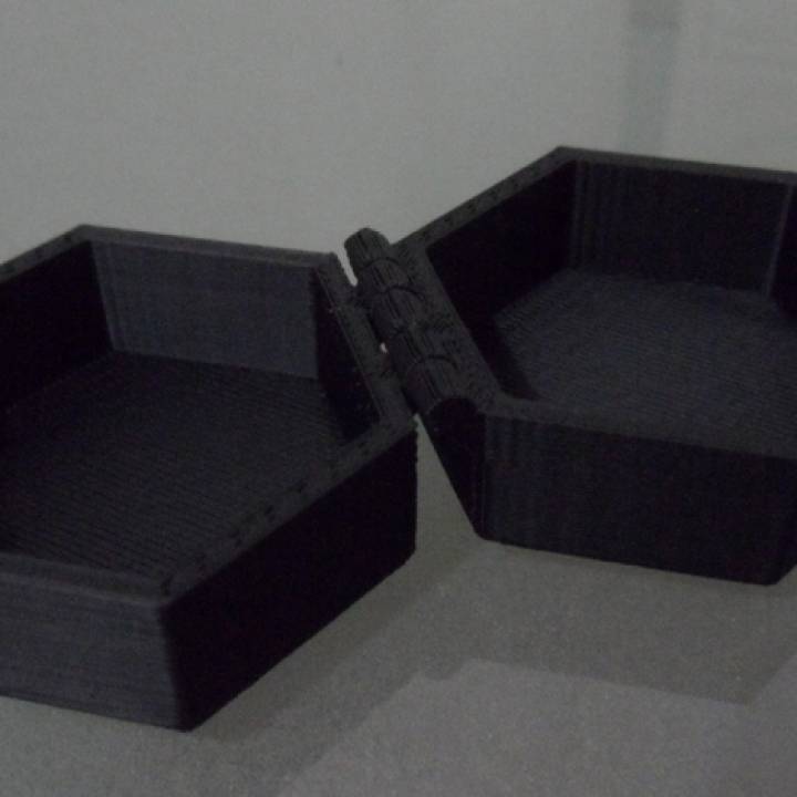 3D Printable Miraculous container box by Julio Vazquez