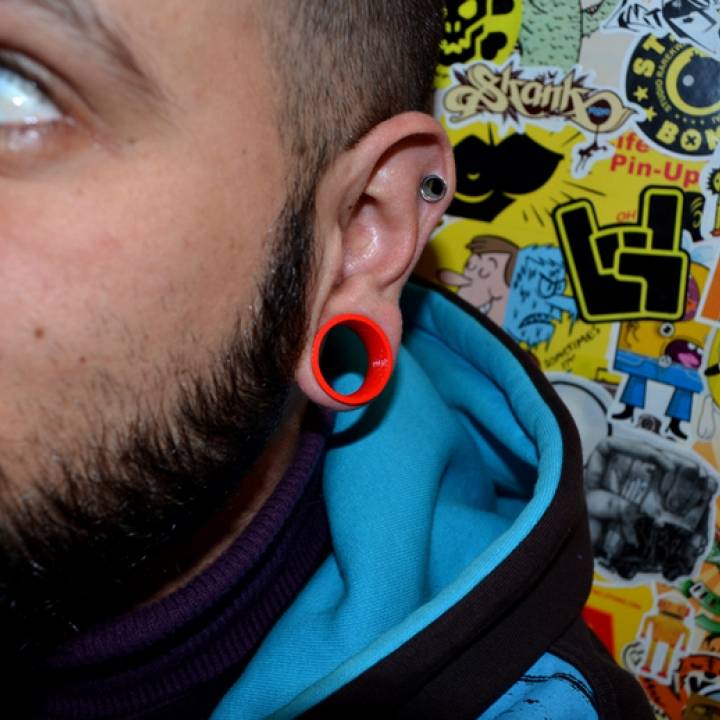 3D Printable Customizable Ear Plug by Sébastien Mischler