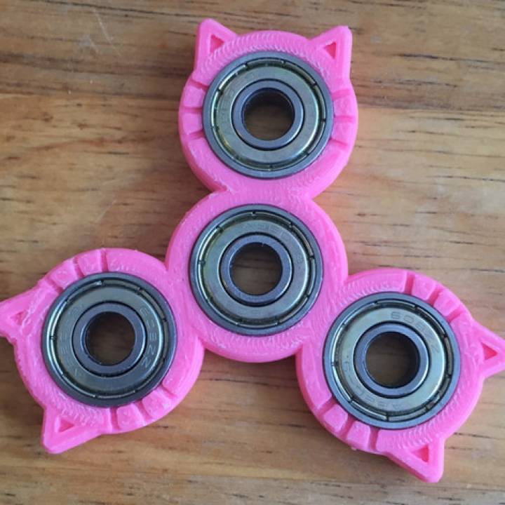 3D Printable Triple cat spinner by Lucina M
