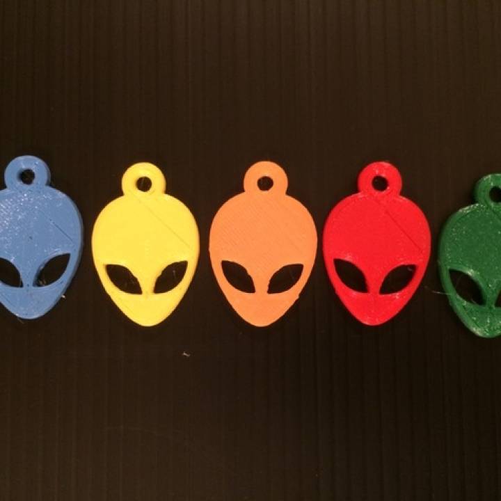 3D Printable Alien Head Keychain by fractalnoise