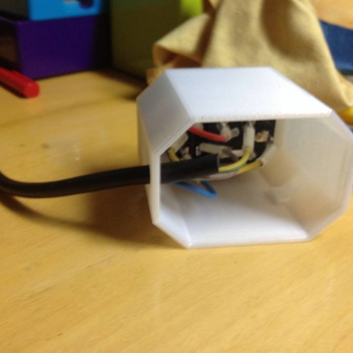 3D Printable Universal IEC socket cover by Danny Tsuji