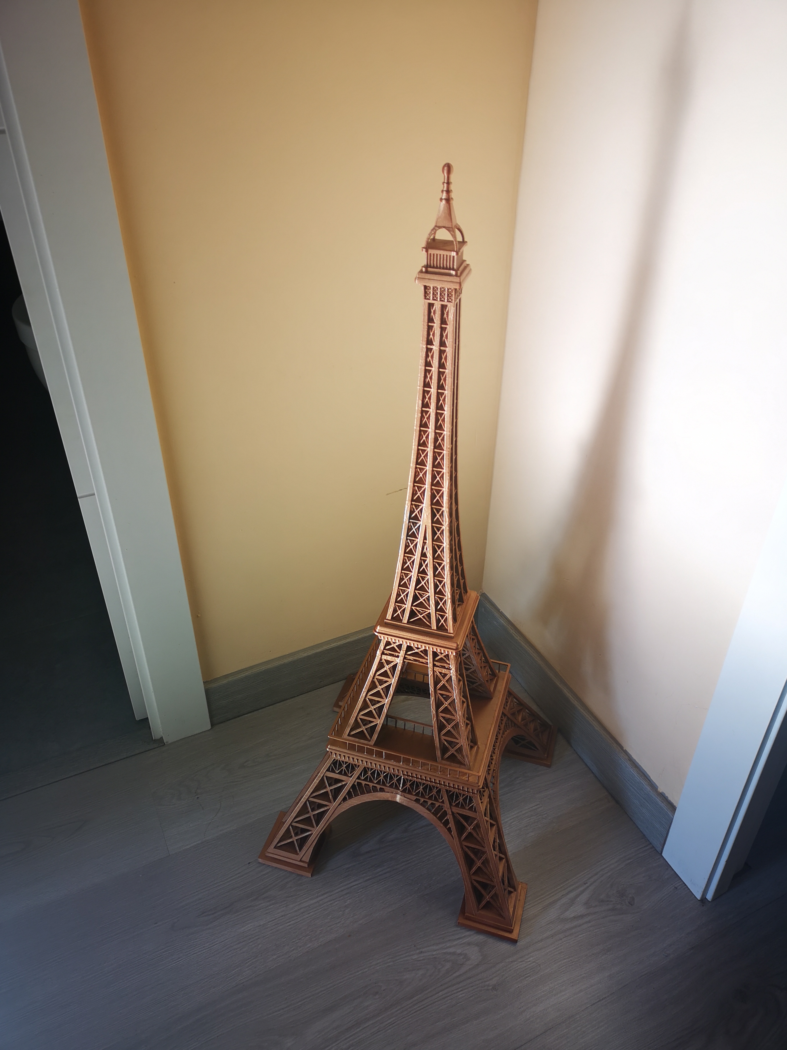3D Printable Eiffel Tower Model by Roger Peng