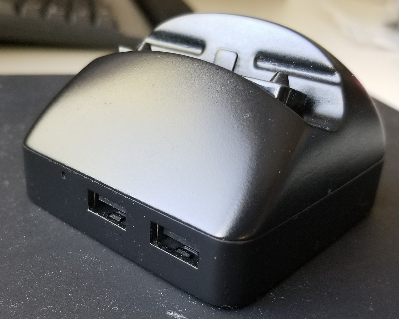 3D Printable Mini Nintendo Switch docking station by Elroy Andela