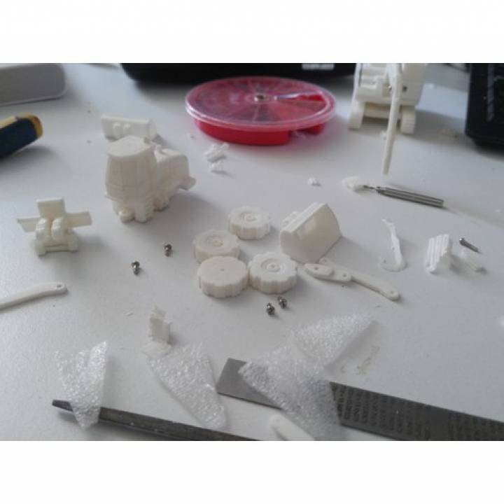3D Printable Easy to print Generic Front Loader (esc: 1:100) by Luis ...