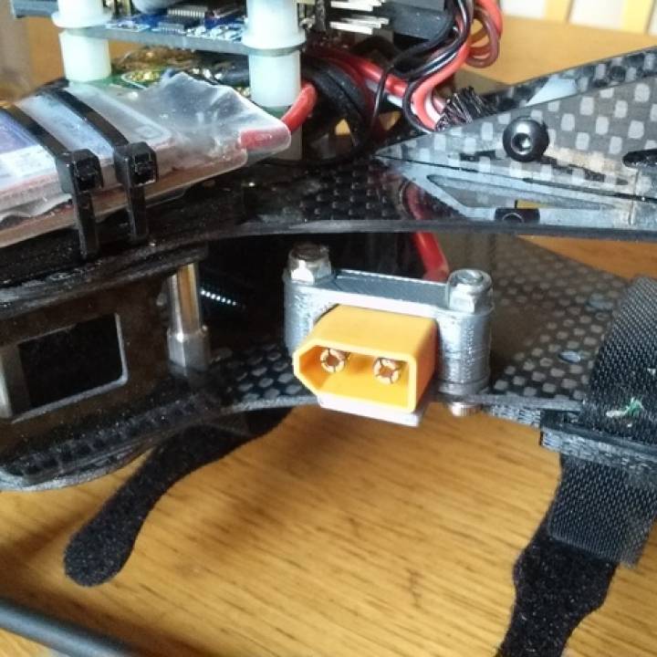 3D Printable XT60/XT30 mount by Kjell Kernen