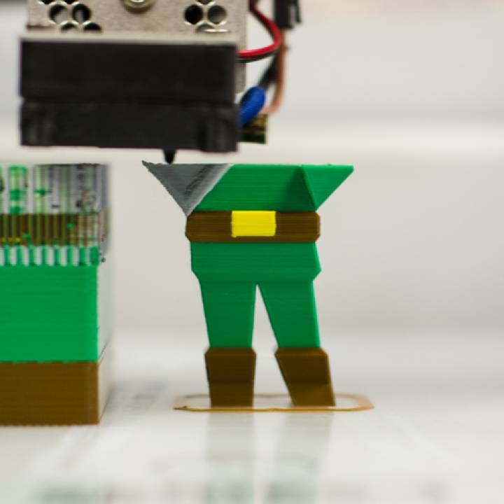 3D Printable Multi-Color Low-Poly Link by Mosaic Manufacturing