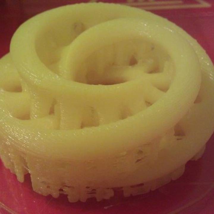 3D Printable Interlocking 3D Moebius Sculpture by Roman Hegglin