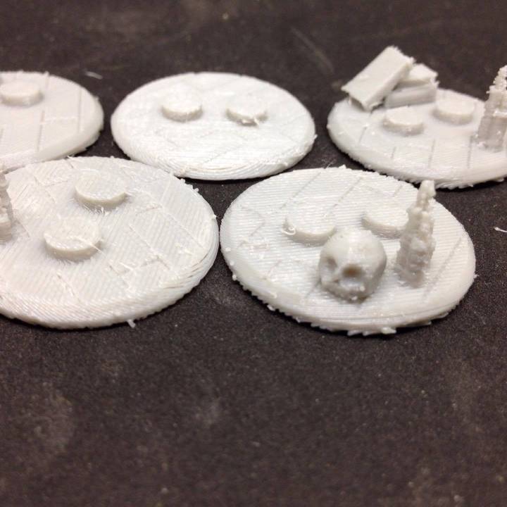 3D Printable Plank Base for Dungeons and Dragons (25mm) by Joel Reid