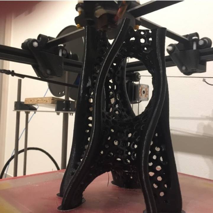 3D Printable Voronoi D Tower by @Dizingof by Shauki B.