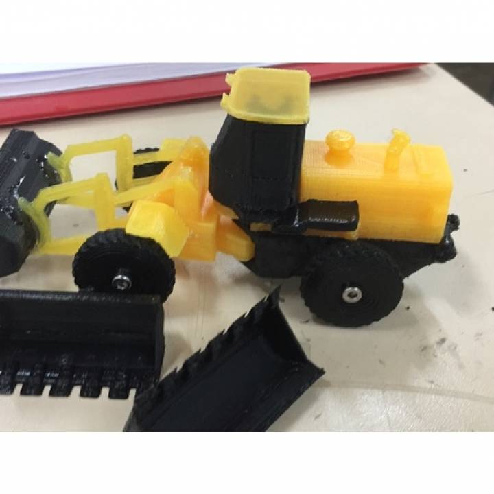 3D Printable CAT Bucket Loader by Shauki B.