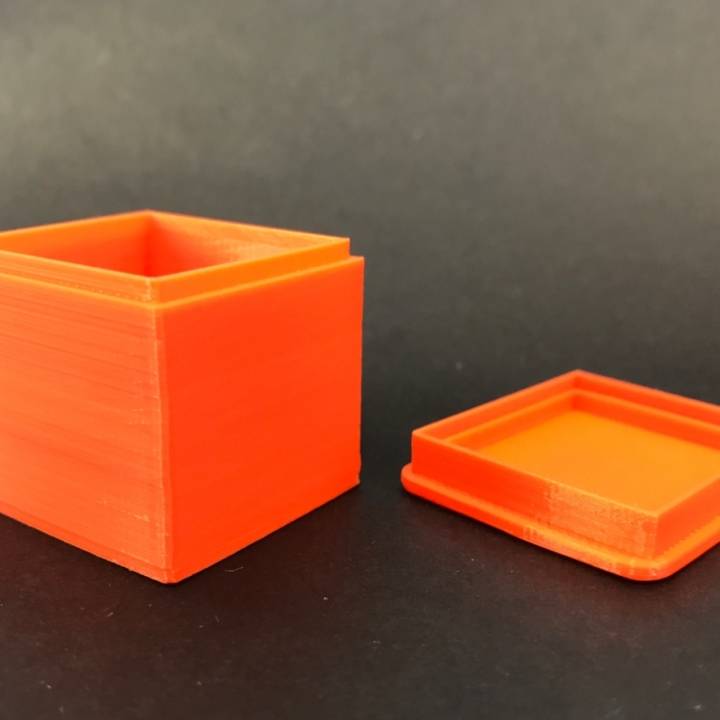 3D Printable Simple-Box-With-A-Lid by Darryl M.