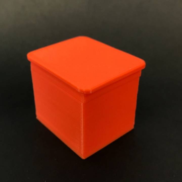 3D Printable Simple-Box-With-A-Lid by Darryl M.