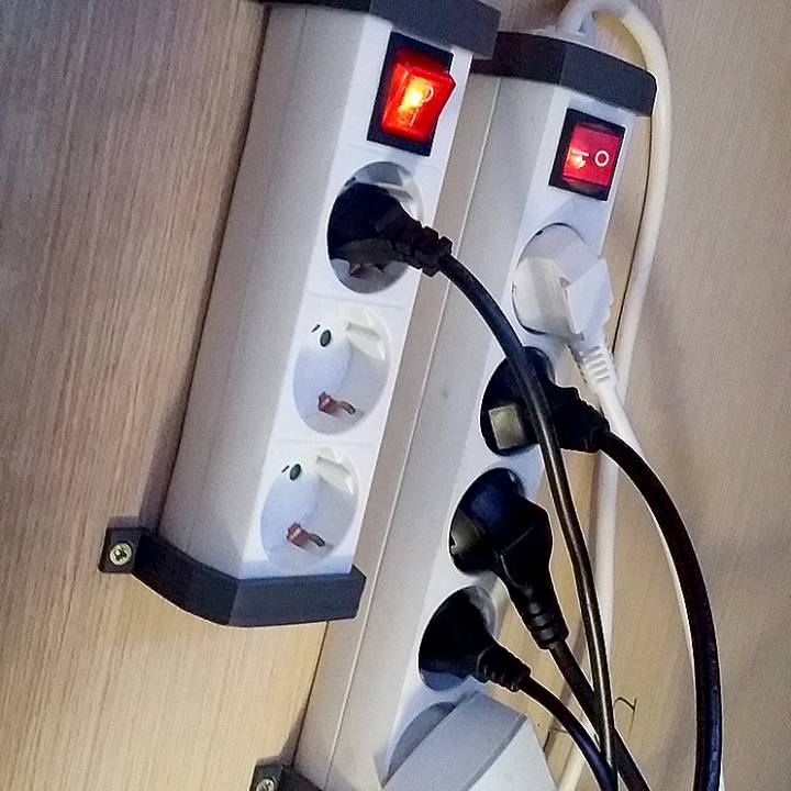 3D Printable Power strip mount by Duke Doks