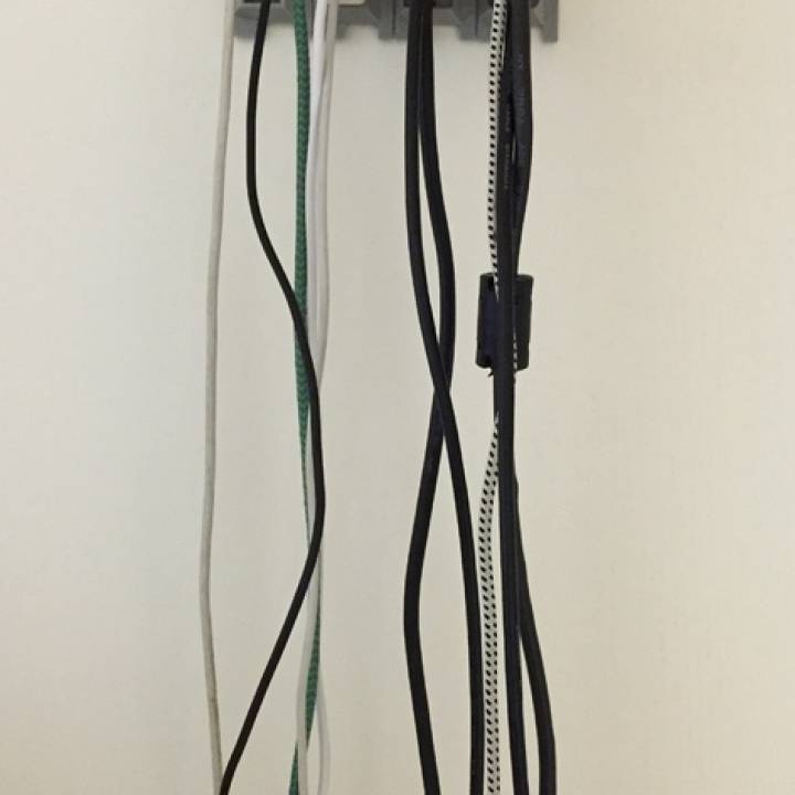 3D Printable USB cable holder by Matija Urh