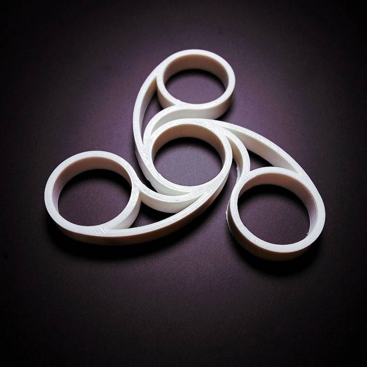 3D Printable Multi-color Spinner Frame by Noah Falbaum