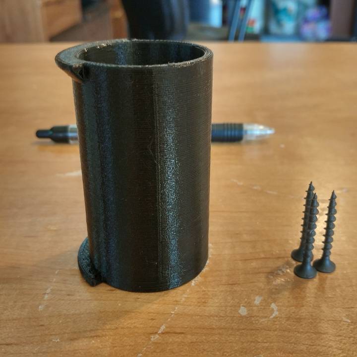 3D Printable Filament Holder Wall Mount by Adrian Ruiz