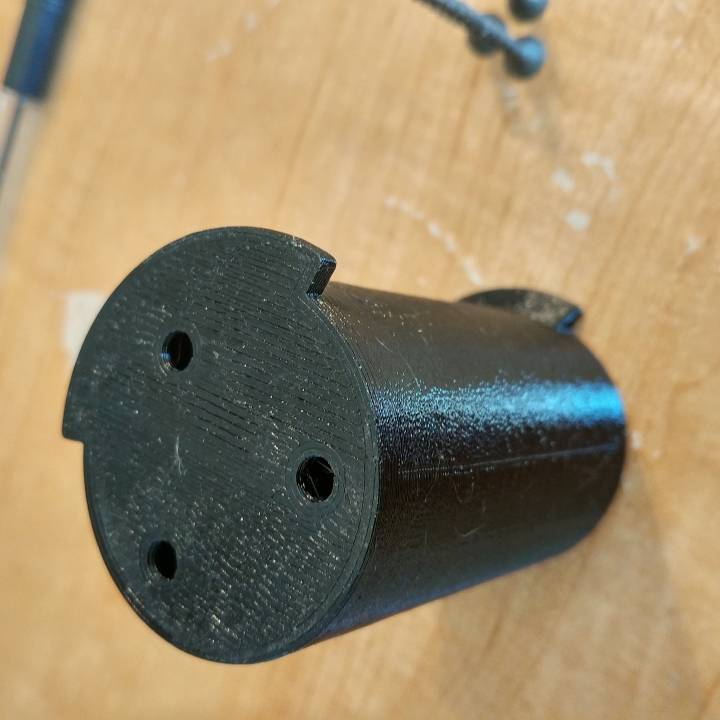 3D Printable Filament Holder Wall Mount by Adrian Ruiz