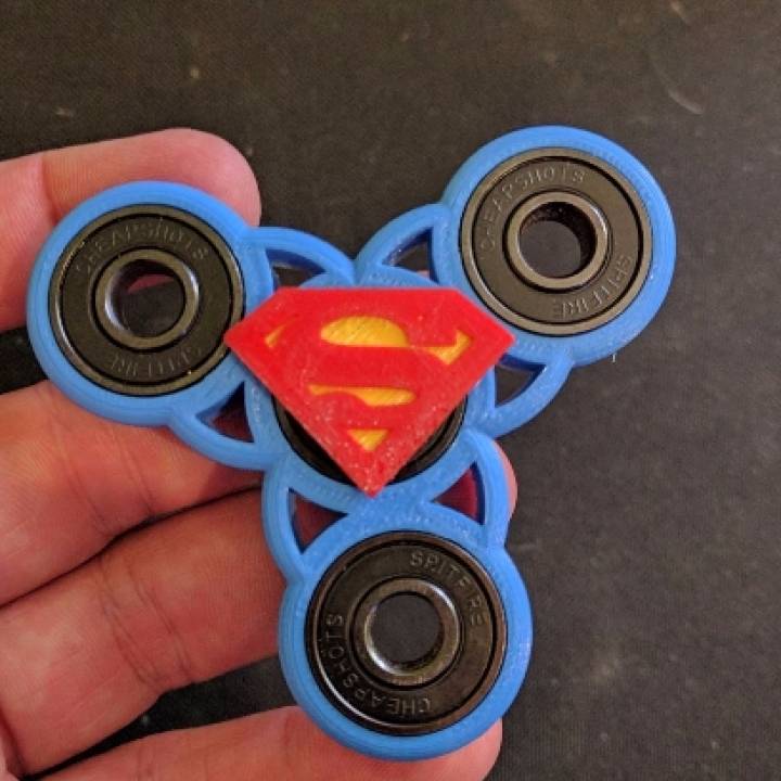 3D Printable Superman Spinner by Jonni...