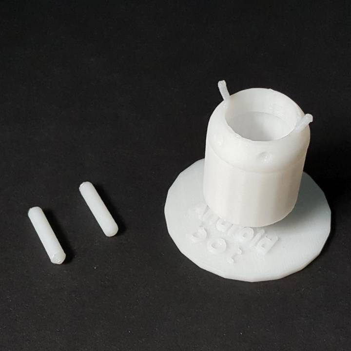 3D Printable Android bot flower pot by Christian Martin