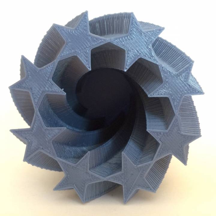 3D Printable twisting star flower pot by Jayden
