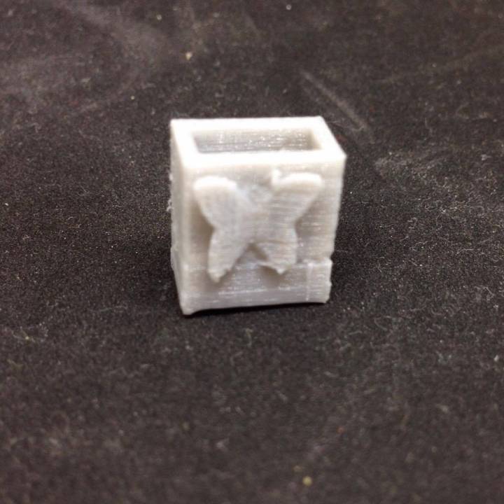 3D Printable USB Case by EJ Kim