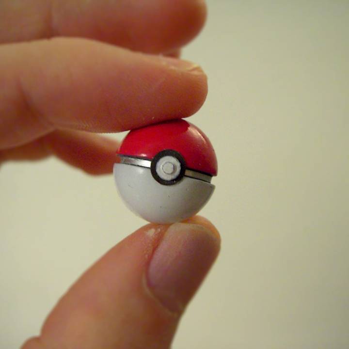 3D Printable Mini POKEBALL by Florian