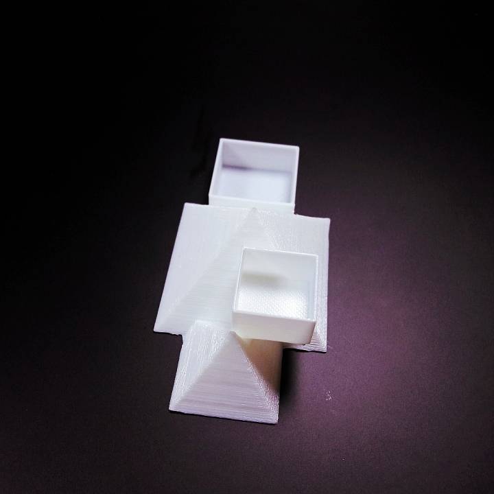 3D Printable Pyramid Pot by Antunes