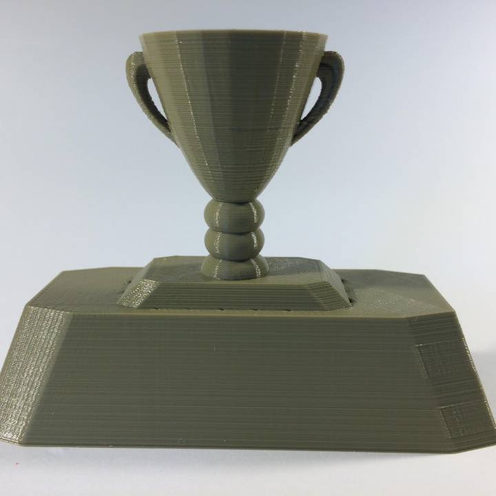 3D Printable Simple Trophy by Mateus Inssa