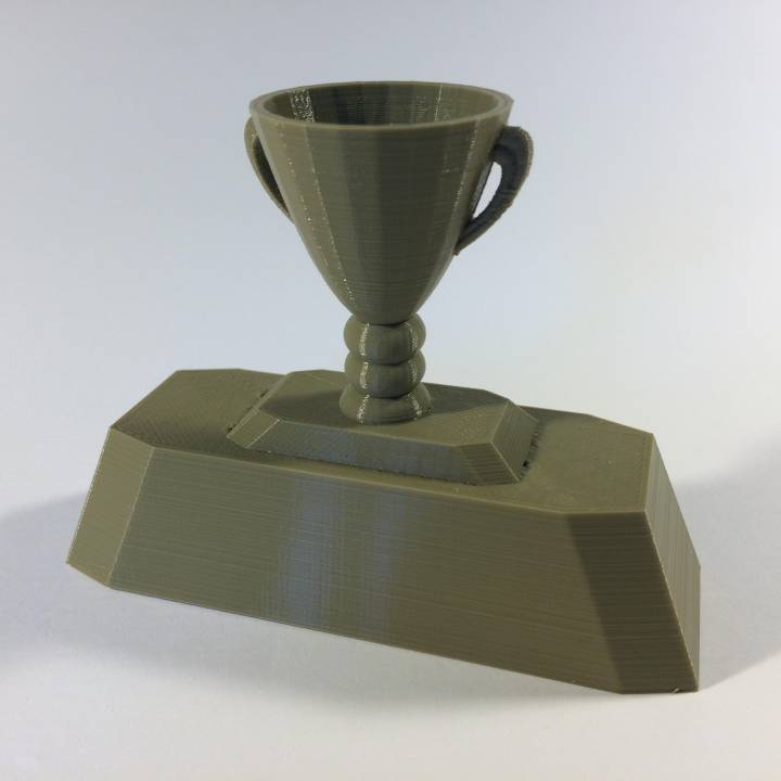 3D Printable Simple Trophy by Mateus Inssa
