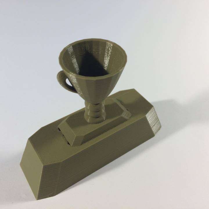 3D Printable Simple Trophy by Mateus Inssa