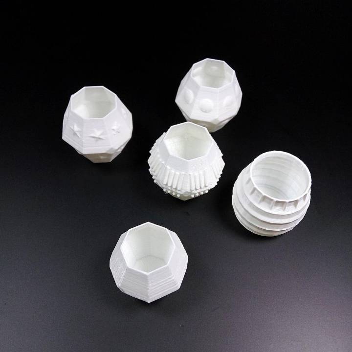 3D Printable Vessel collection by Steffen Quievreux