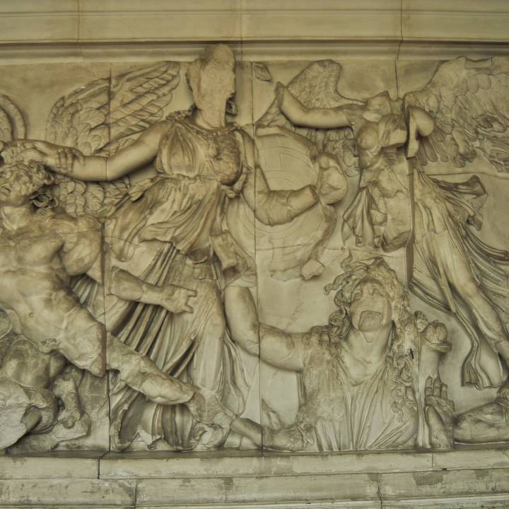 3D Printable Athena fights Alkyoneus by Scan The World