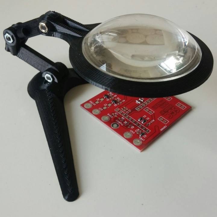 3D Printable Lens holder by Pavel Palonen