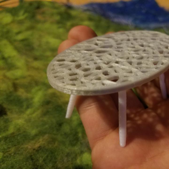 3D Printable Voronoi poolside table by Reagan boyd
