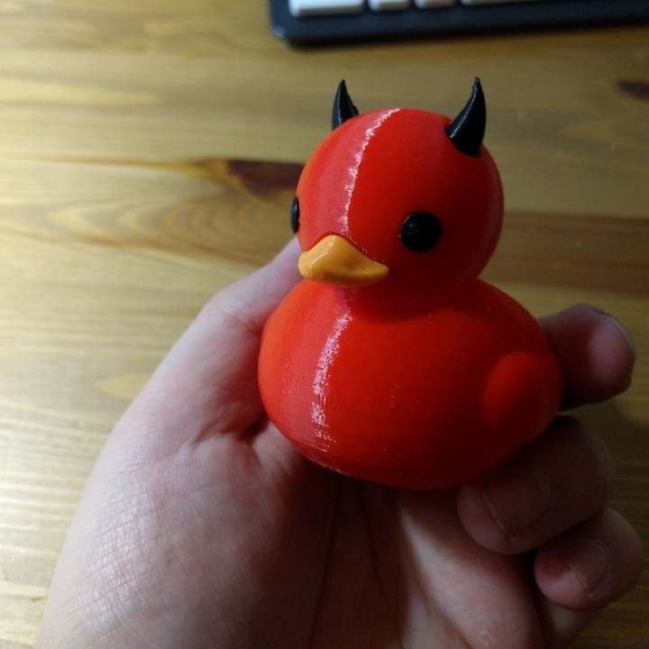 3D Printable Devil rubber duck by sergio casanova