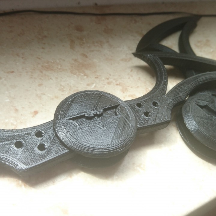 3D Printable Foldable Batarang by Luis Valdes