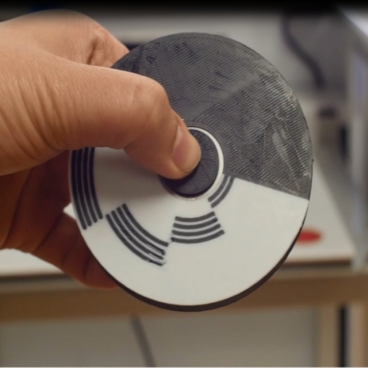 3D Printable Multi-color Benham's Disk by Mosaic Manufacturing