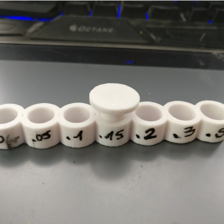 3D Printable light tolerance/clearance test by Tom David