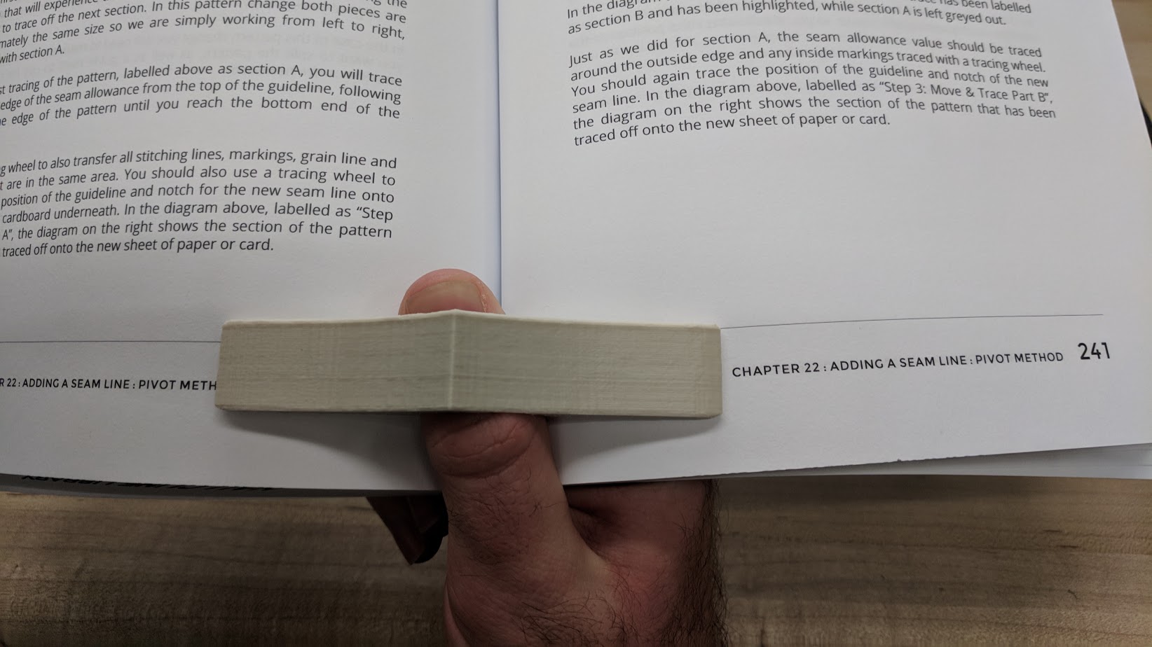 3D Printable One hand book holder by Mathis