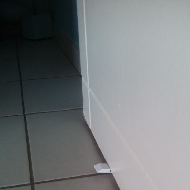 3D Printable Tampon de porte by YJIWFEOI8UTYREFLIHSDGFLIHJSLFISH
