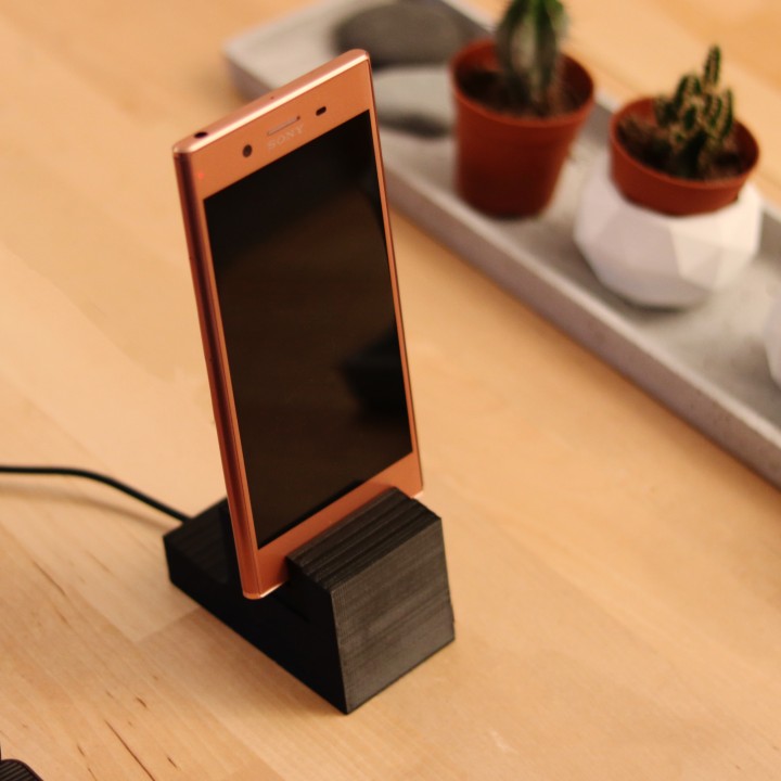 3D Printable Dock Sony Xperia XZ1 by Clement C.