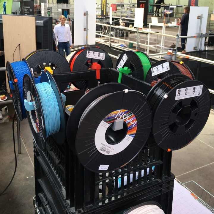 3D Printable Dutch Milk Crate Spool Holder by Baschz Leeft