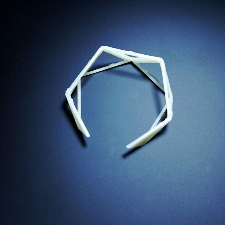 3D Printable Designer Arm Ring by Karnath Philipp