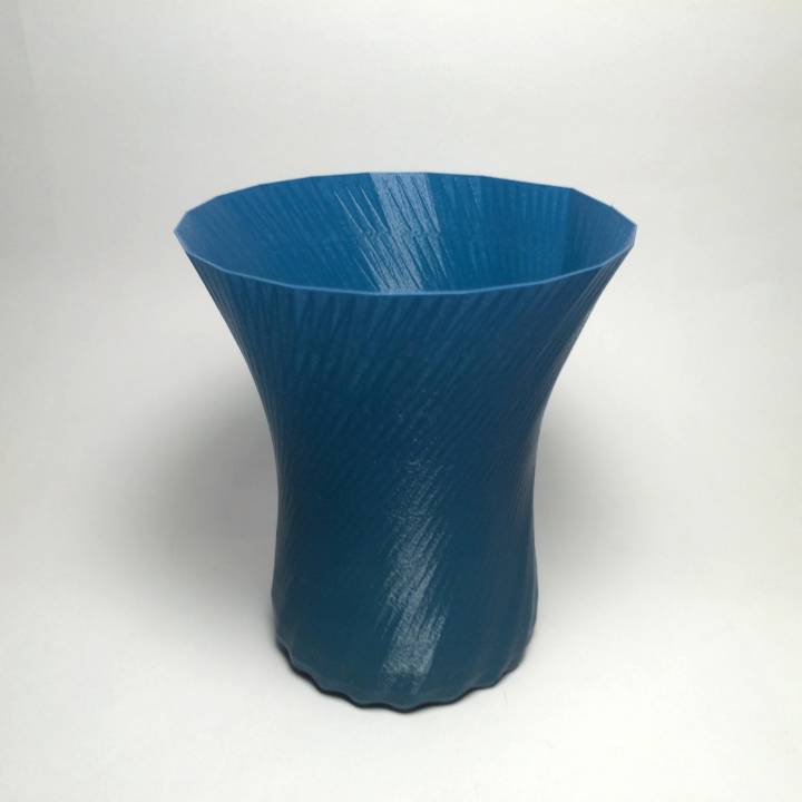 3D Printable ROUND VASE 2.0 by abhishekh