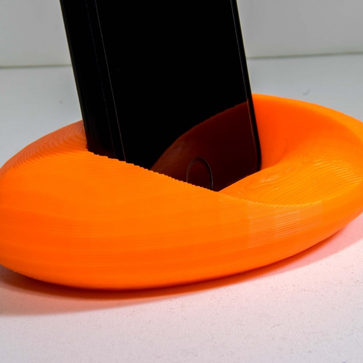 3D Printable Pebble iPhone Dock by Ervin Moreno