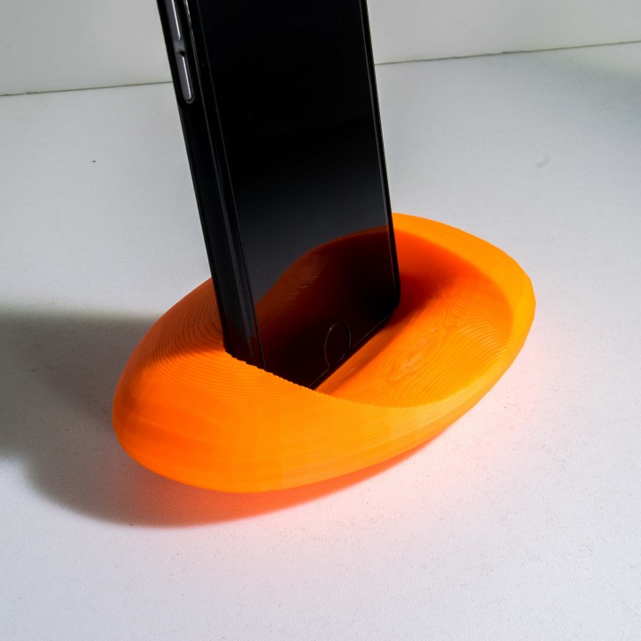 3D Printable Pebble iPhone Dock by Ervin Moreno