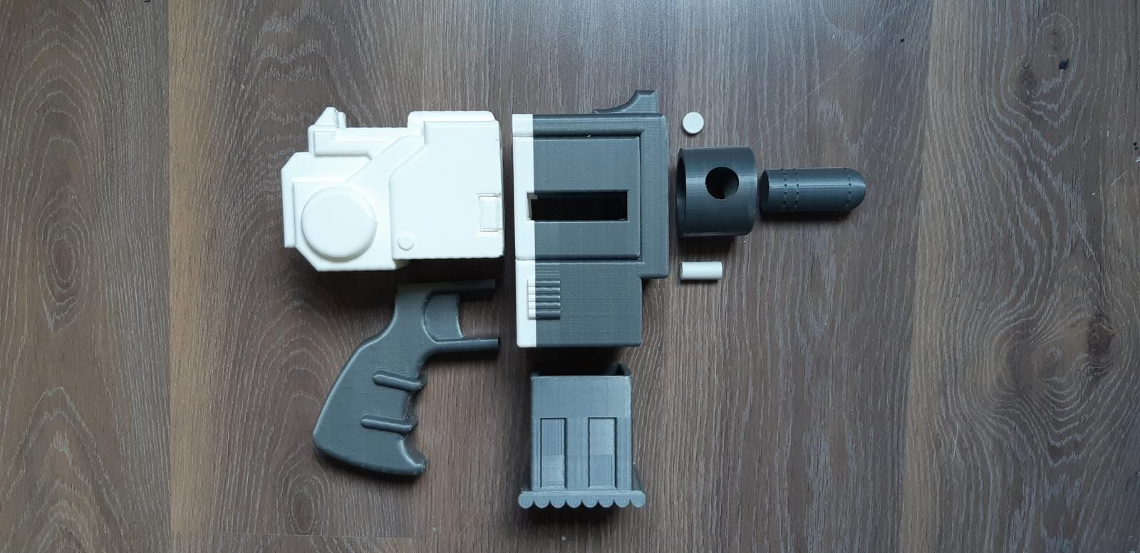 3D Printable Warhammer 40k Bolter Pistol by Nathan Williams