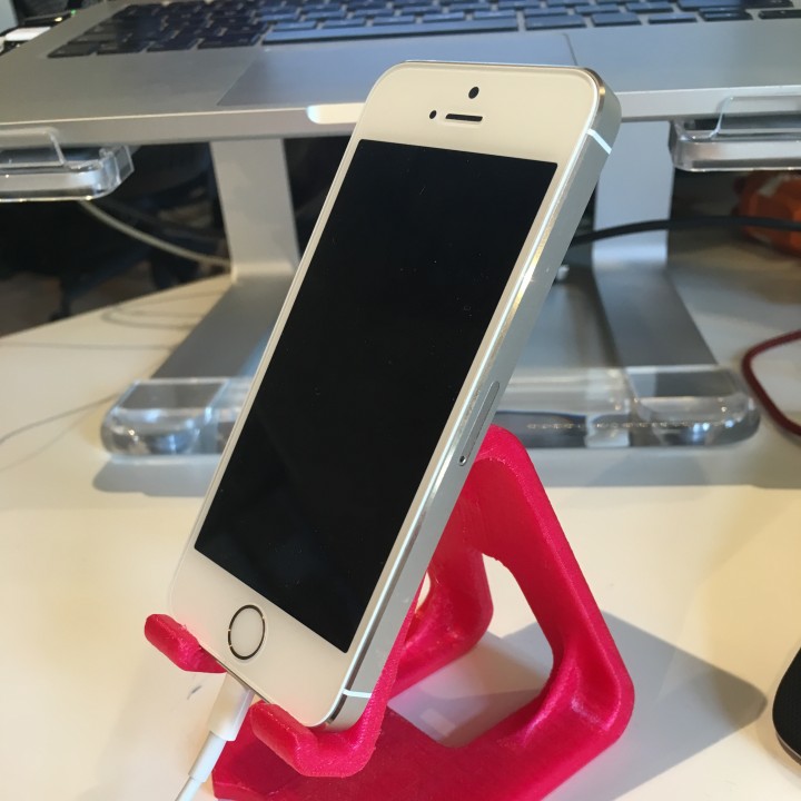 3D Printable The Pyramide Phone Stand by Doctor Sus