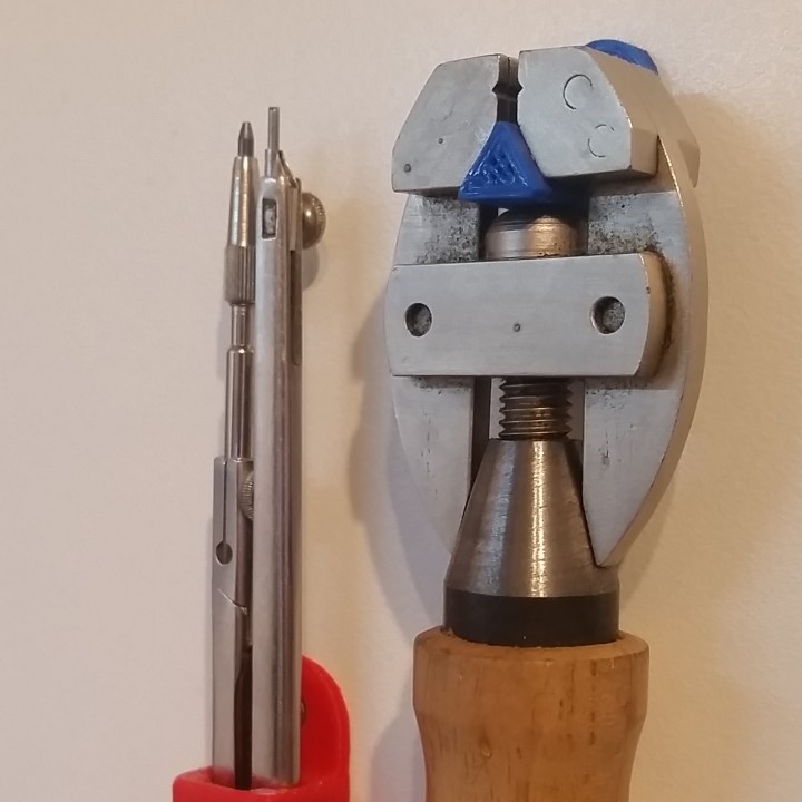 3D Printable Hand Vise Desk Mount by Nicholas Borowiecki