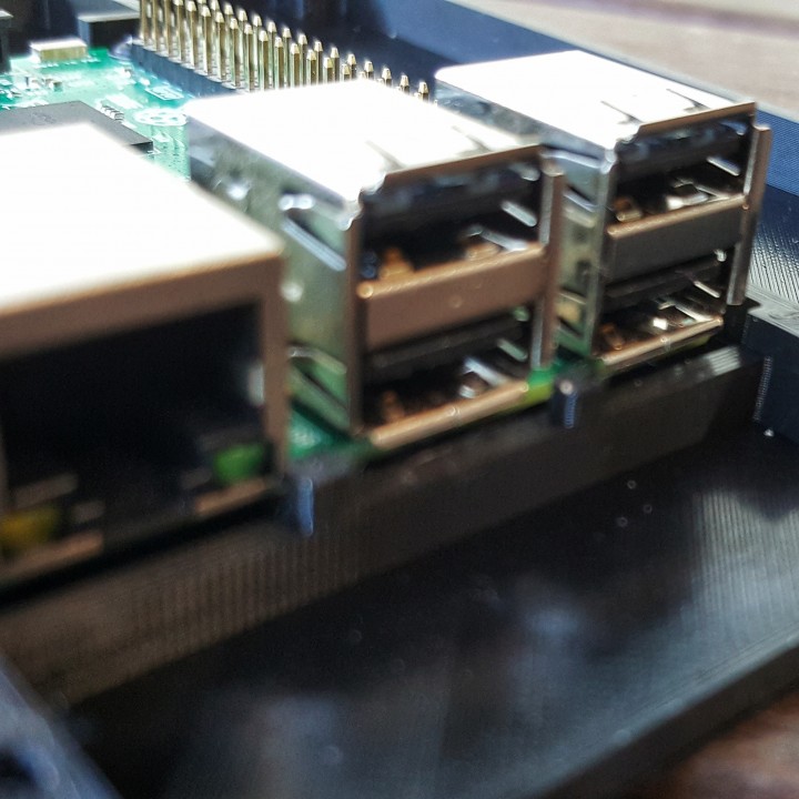 3D Printable NES cartridge holder raspberry pi 3 case. by Darren Furniss